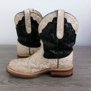 Ferrini | Shoes | Ferrini Leather Lace Sparkly Gold Black Overlay ...